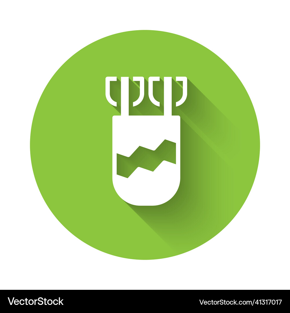 White quiver with arrows icon isolated with long Vector Image